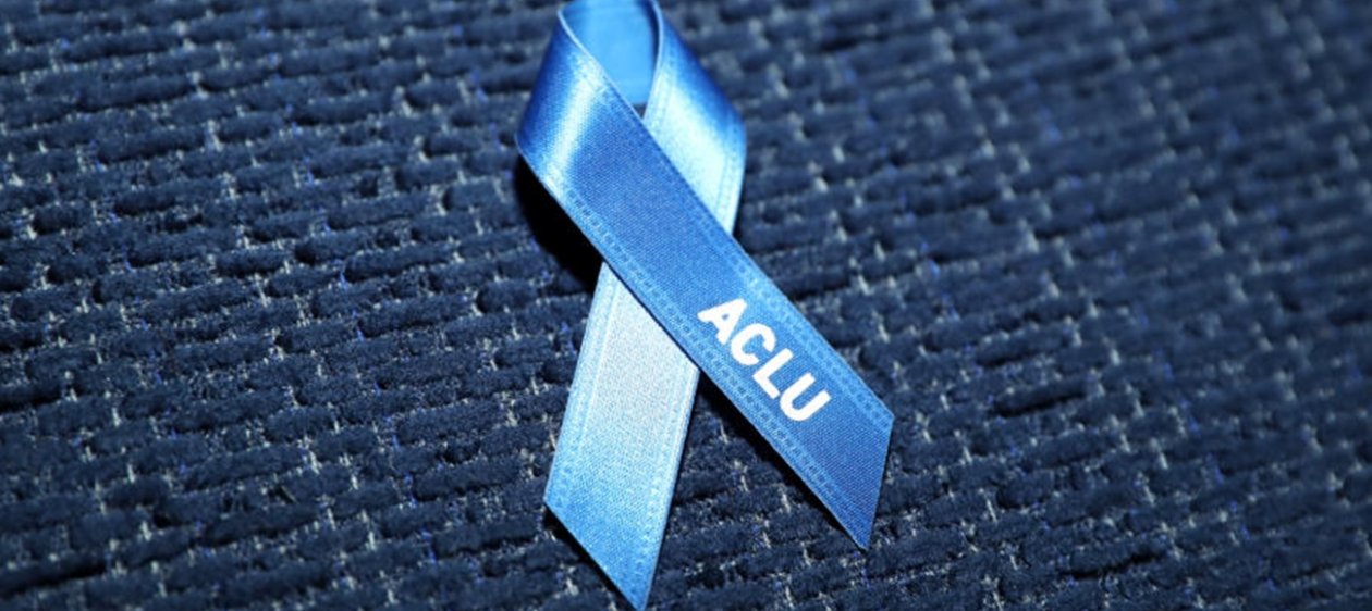 ¿Qué significa la cinta azul que los famosos usaron en los Oscar? - m360.cl