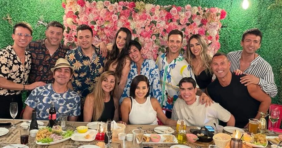 ¡Reunidos nuevamente! Ex integrantes de "Rojo" se juntan para celebrar ...