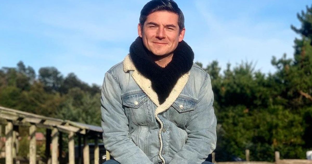 Claudio Castellón habría sido visto a los besos con actriz de "La Ley ...