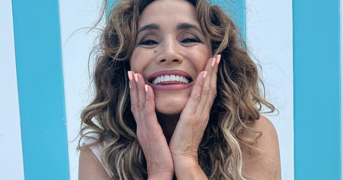 Alejandra Fosalba cumplió 54 años y salió a la calle a celebrarlo - m360.cl